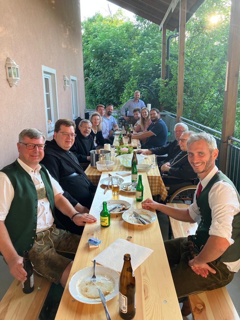 Gemeinsames Gebet und Begegnung der Mönche des Stiftes mit der Pfarre ...